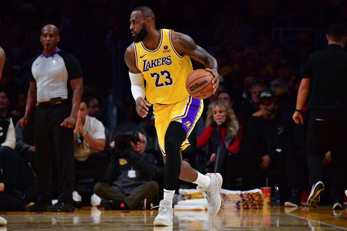 LeBron James and Giannis Antetokounmpo lead early NBA All-Star voting ...