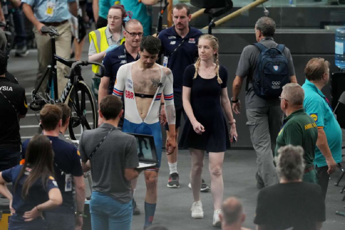 British team's title defence ends early after Tanfield crash at UCI ...