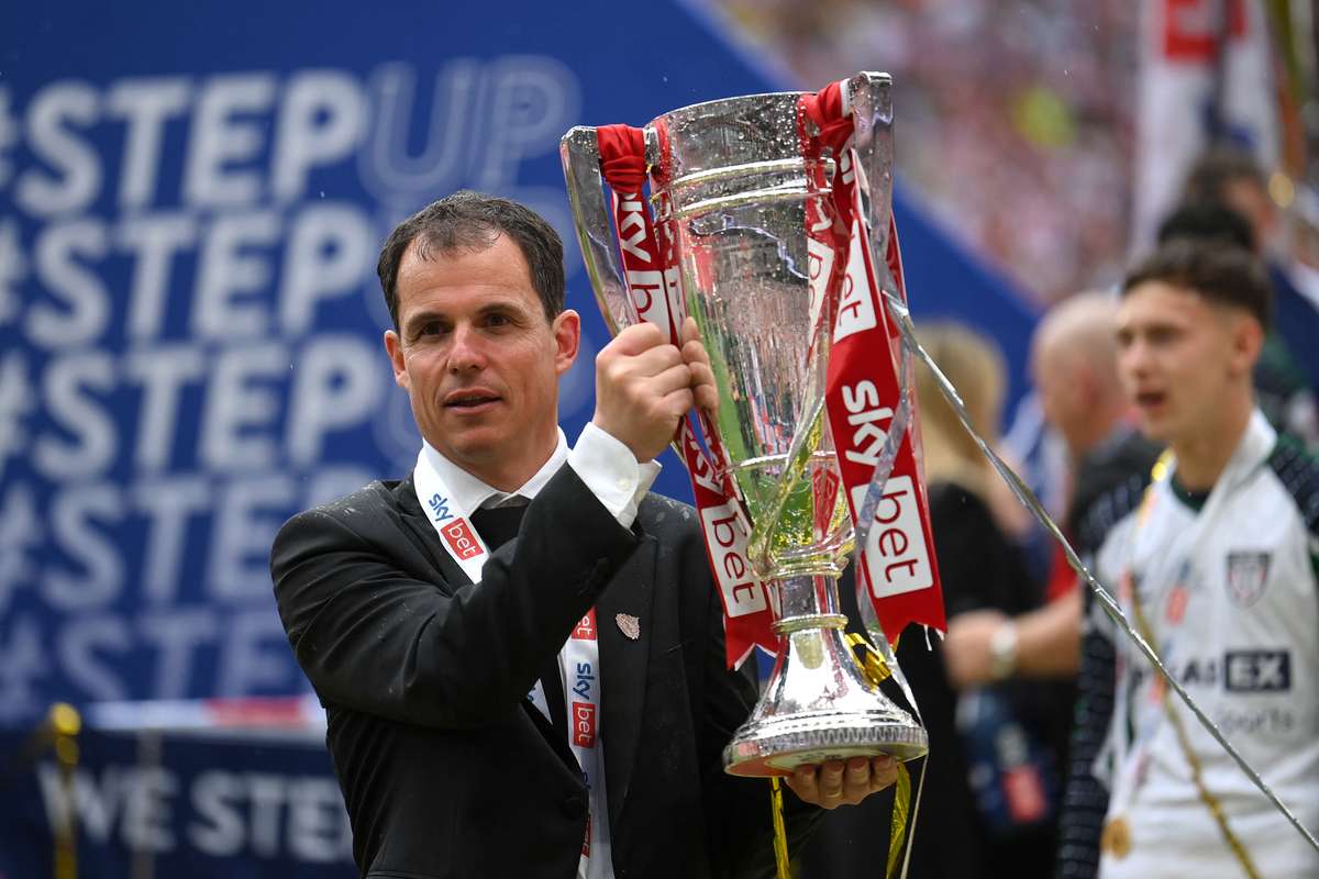 Sunderland manager Regis Le Bris heaps praise on players after ...