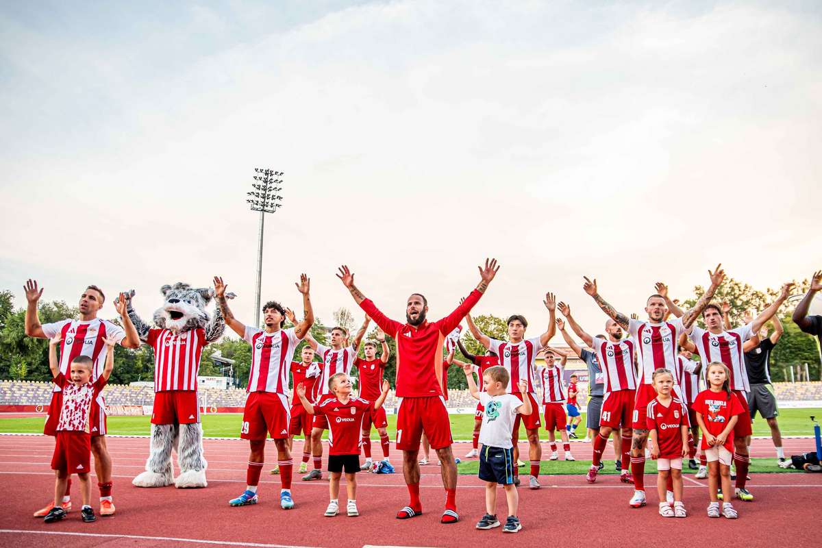 Historicky prvá bitka Púchova proti Slávii, Dukla sa teší na debut syna slávneho otca ...