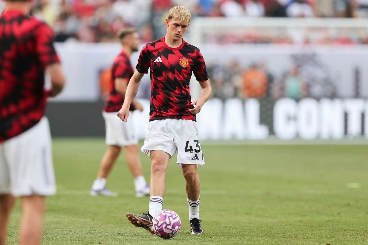 Man United Midfielder Toby Collyer Nears Season-Long Loan Move to West ...