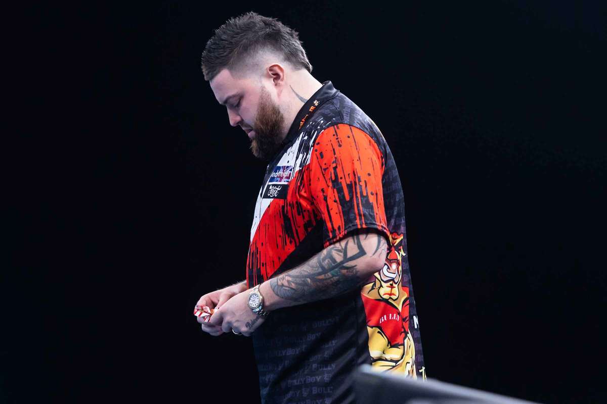 Former world champion Michael Smith reveals arthritis diagnosis ...