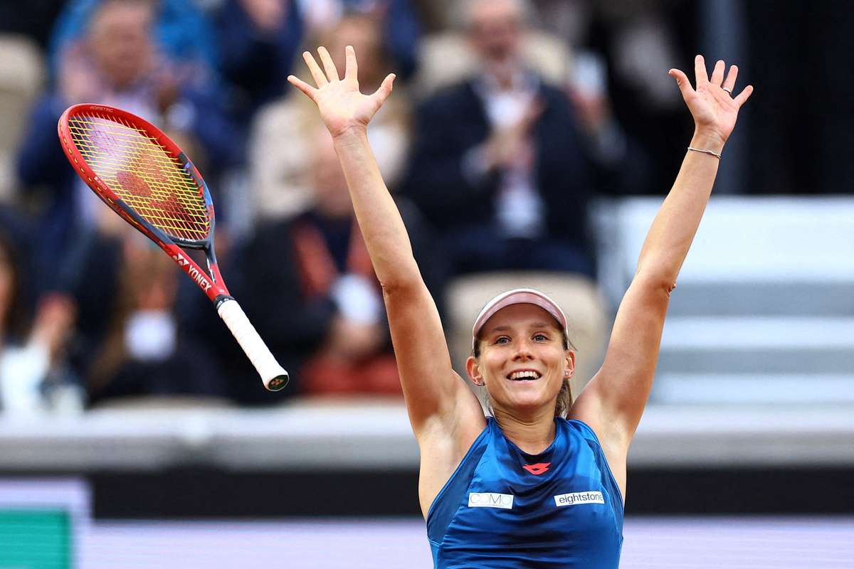Local fans serenade newly French Varvara Gracheva with national anthem ...