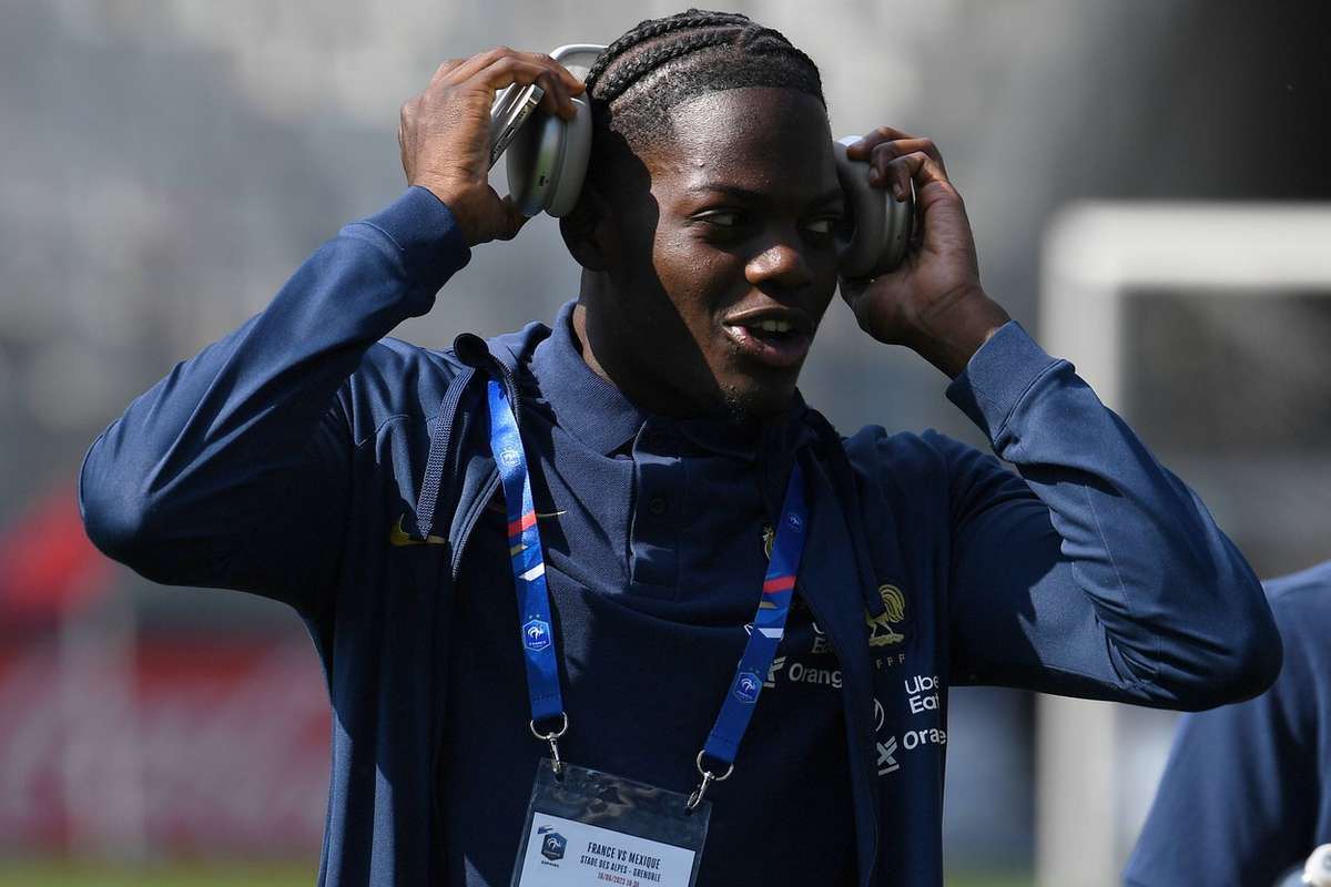 Defender Castello Lukeba moves to Leipzig from Lyon for 34 million ...