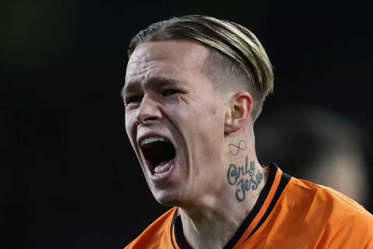 Chelsea Reportedly Hijack Arsenals Deal For Forward Mykhailo Mudryk