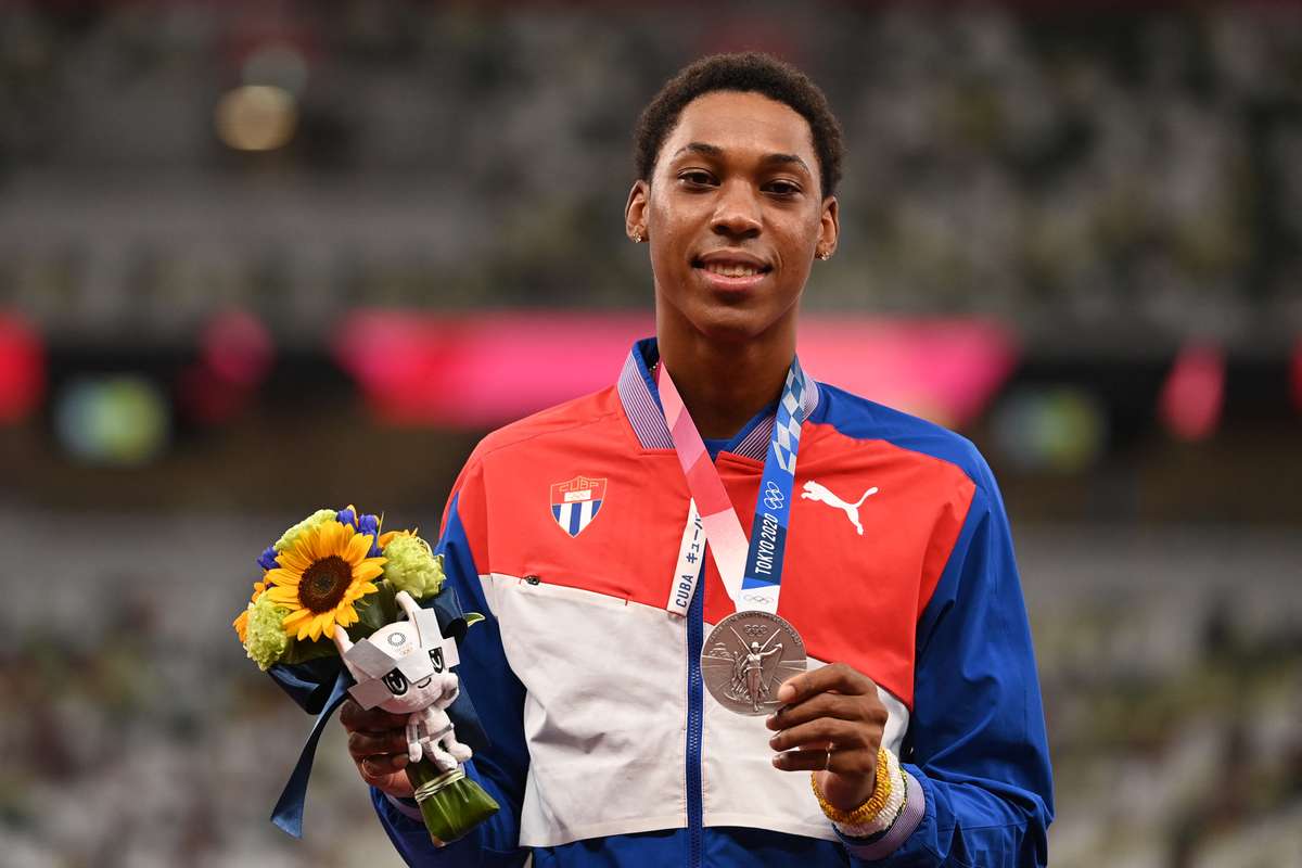 Atletismo: Juan Miguel Echevarría, saltador de longitud, regresa a Cuba ...