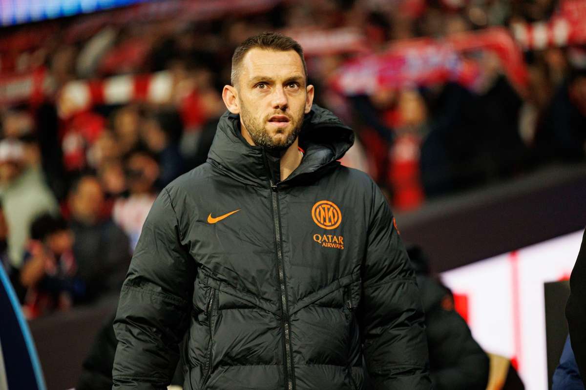 Stefan de Vrij set to leave Inter as Premier League interest emerges ...