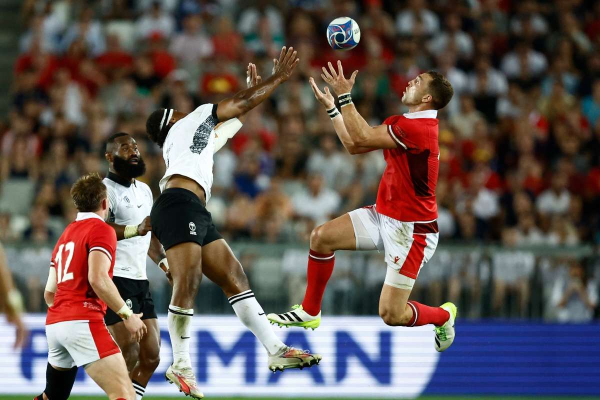 Gatland not bothered by intra-team clash in Wales' win over Fiji ...