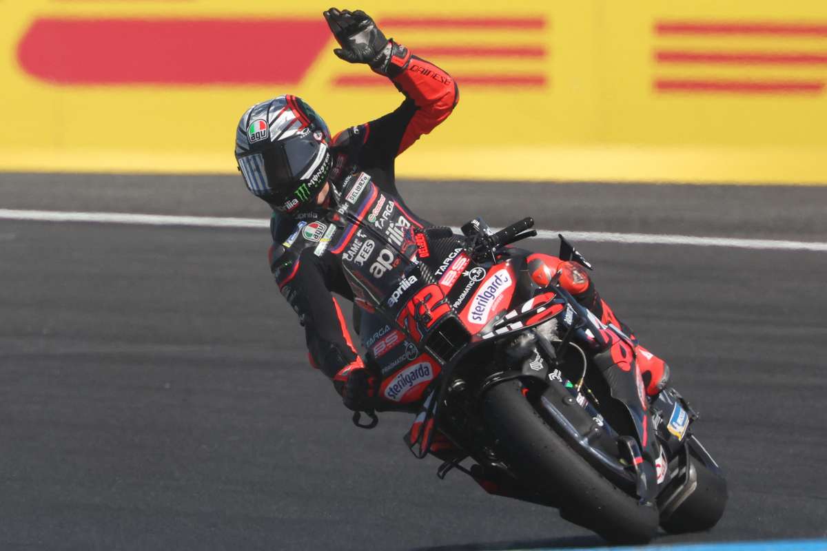 Marco Bezzecchi fends off Raul Fernandez to win Australian MotoGP ...