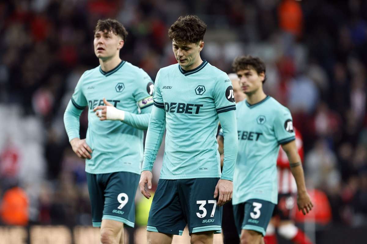 Velká rána pro trápící se Wolves. Krejčího klub opouští další klíčová ...