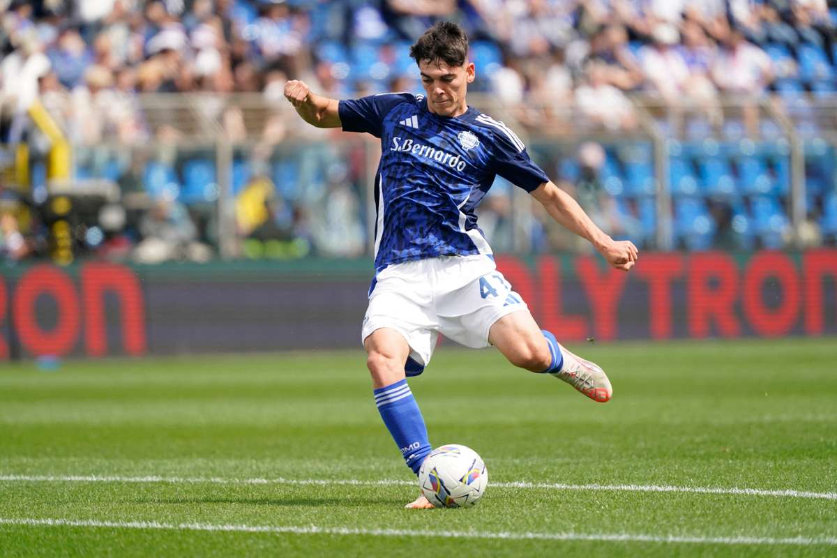 El Como de Fábregas se queda con Álex Valle | Flashscore.cl