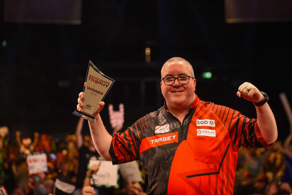 Stephen Bunting claims Swiss Darts Trophy with dominant win over Luke ...