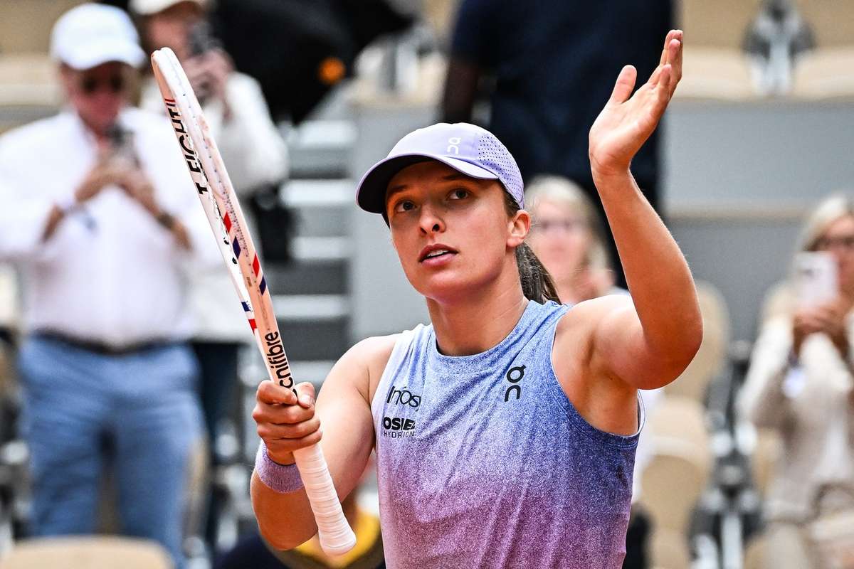 Iga Swiatek launches quest for fourth-straight French Open crown in ...