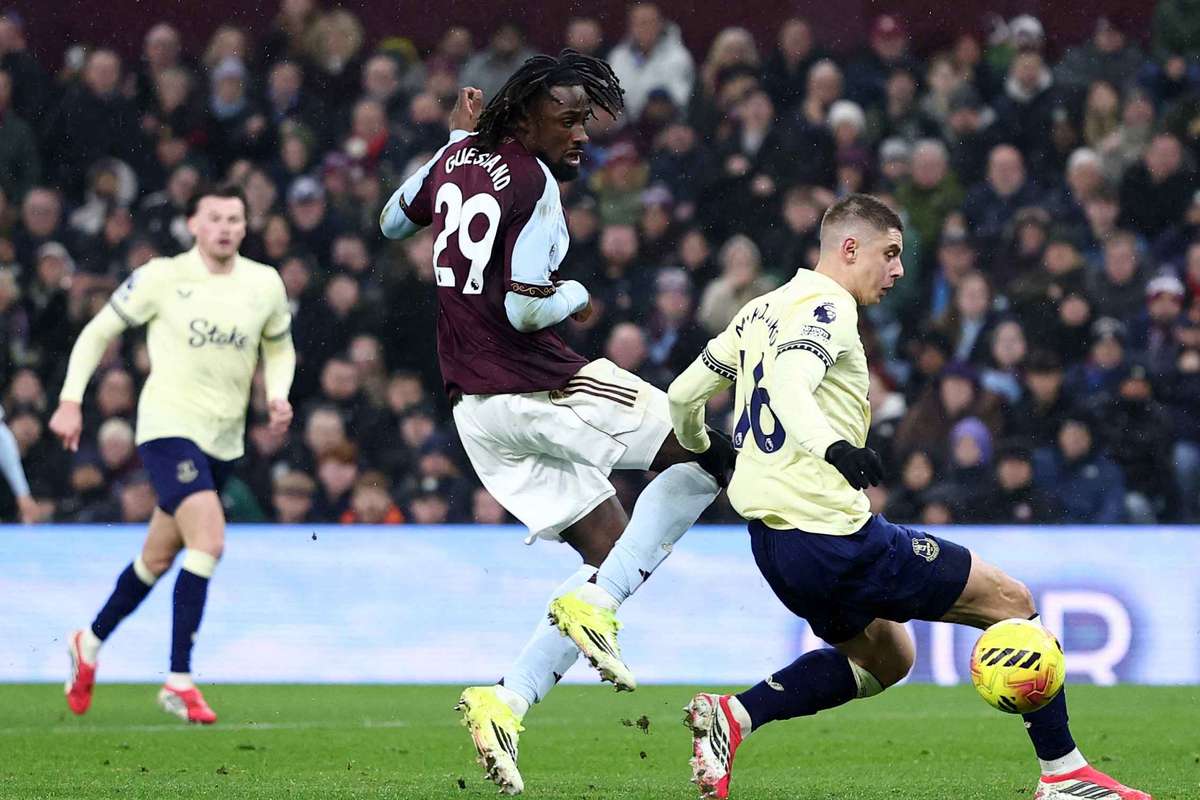 Juventus threaten Palace plans for Villa attacker Guessand ...