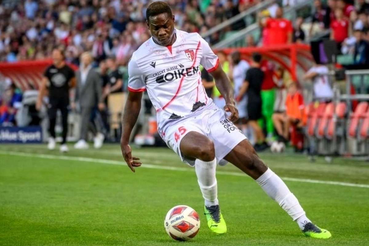 Balotelli: "Ronaldo e Messi conquistaram Bolas de Ouro porque eu só ...