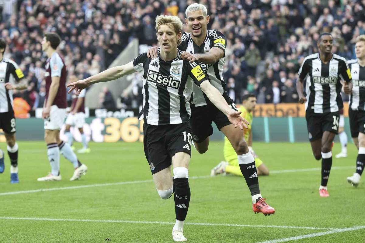 Jhon Duran sees red as Newcastle continue good form against Aston Villa ...