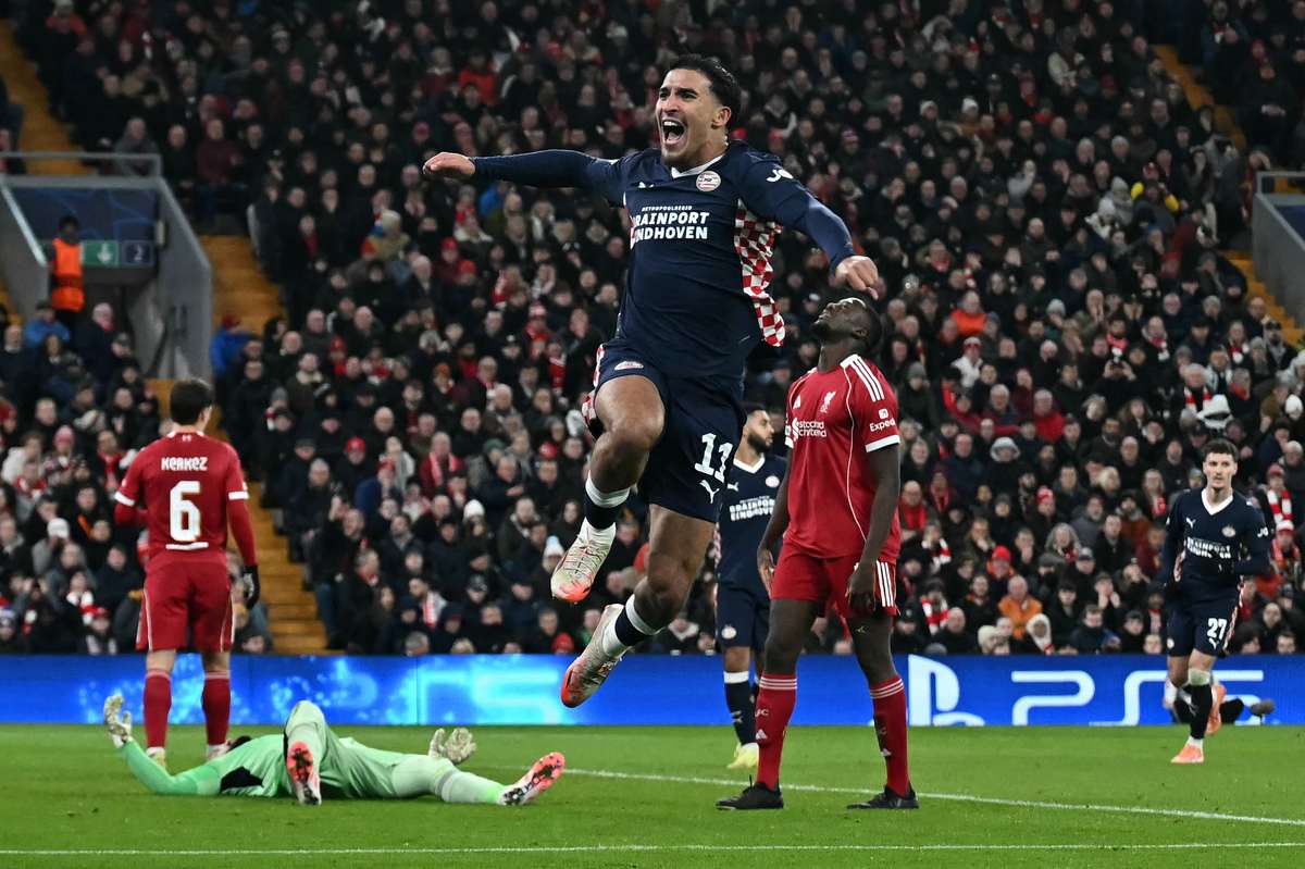 Kryzys Liverpoolu pogłębia się po sensacyjnej porażce z PSV na Anfield ...