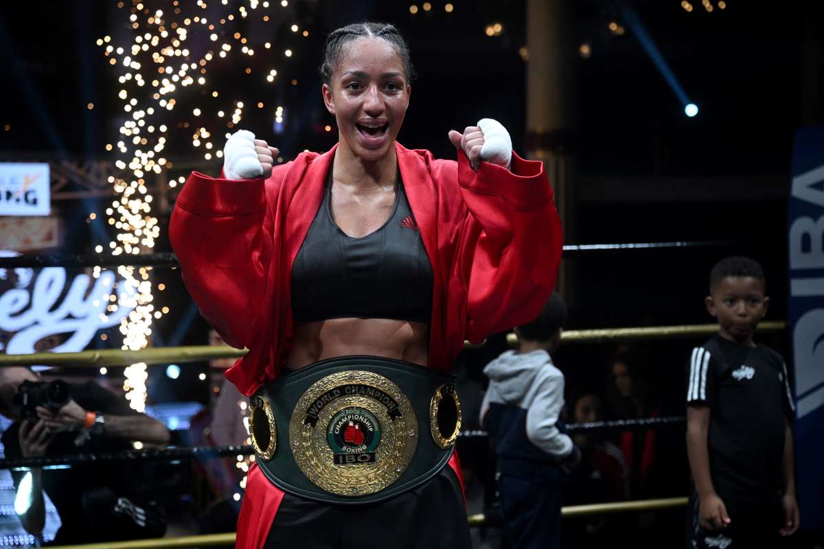 Estelle Mossely conserve sa ceinture IBO des poids légers et montera ...