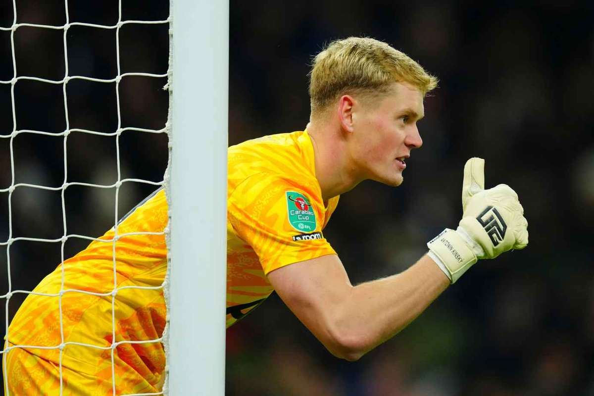 Kinsky em entrevista após estreia pelo Tottenham: "Foi com isto que ...