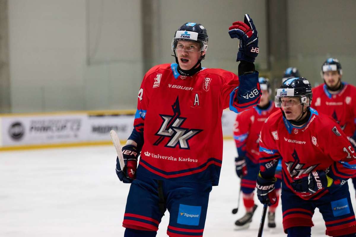 Prvním semifinalistou Karlovka, ve vedení jsou Akademici a Falcons ...