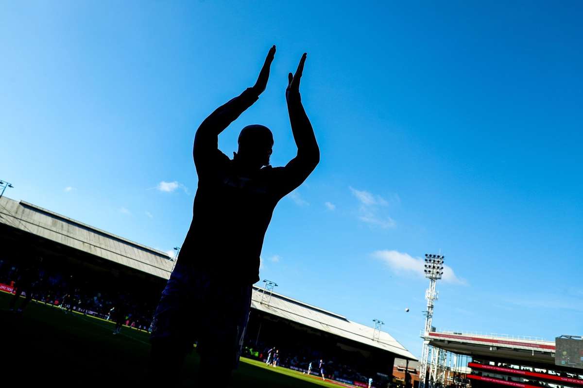 Schumacher 2.0? Horror-Foul an Mateta schockt englischen Fußball ...