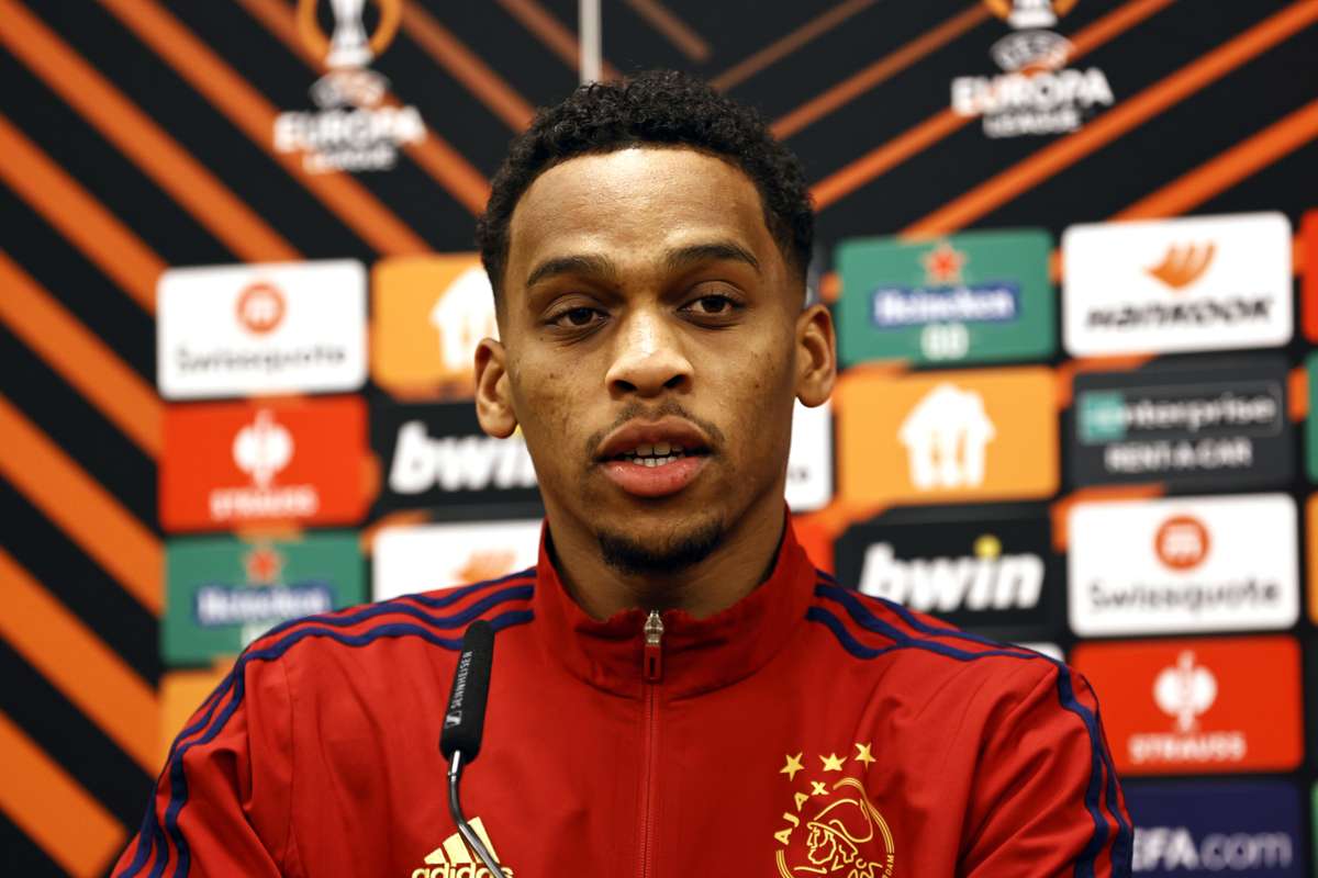 Jurriën Timber ziet Ajax beter verdedigen onder Heitinga dan onder ...