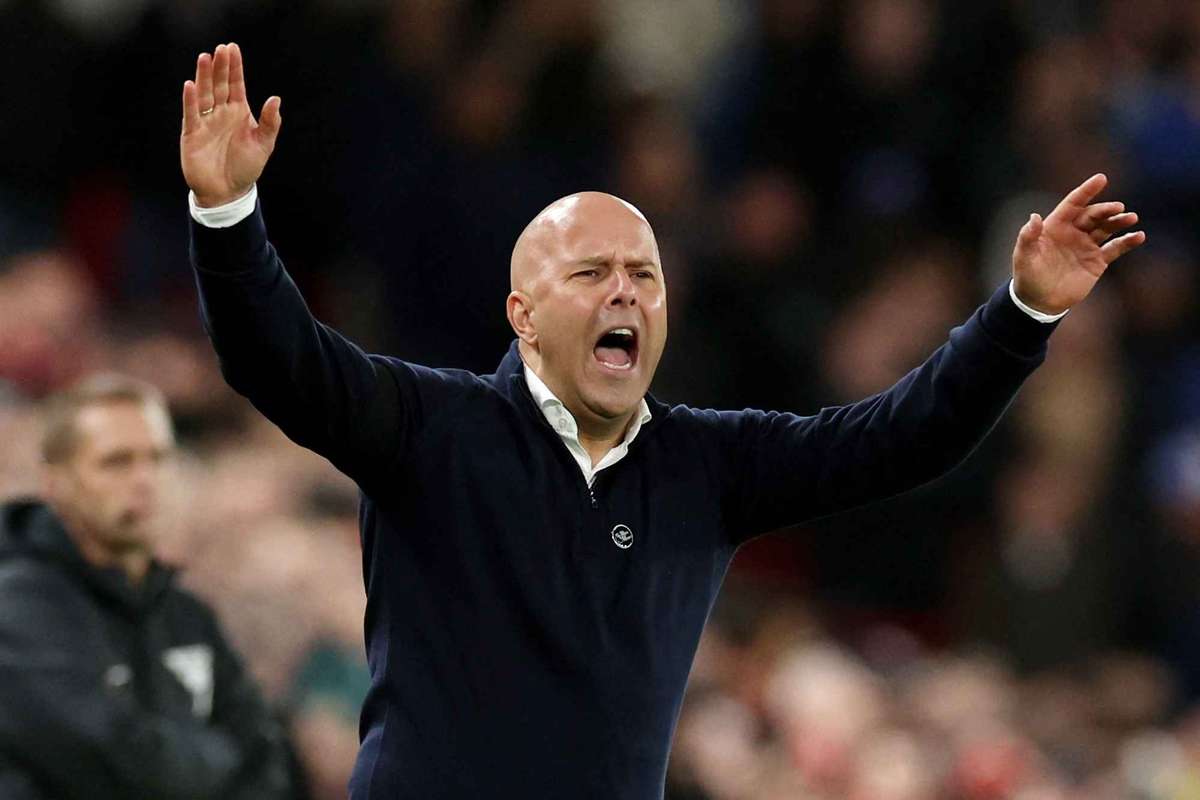 Liverpool manager Slot praises defensive effort in victory over Chelsea ...