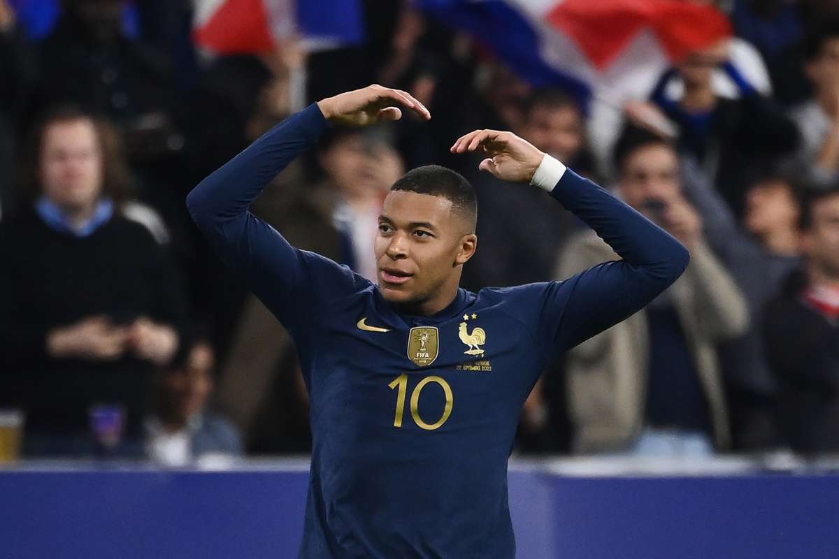 Mbappe stars as France shrug off troubles to outclass Austria ...