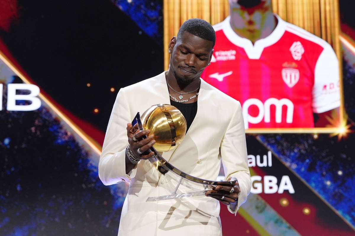 Paul Pogba îi mulțumește lui Cristiano Ronaldo după ce a fost premiat ...