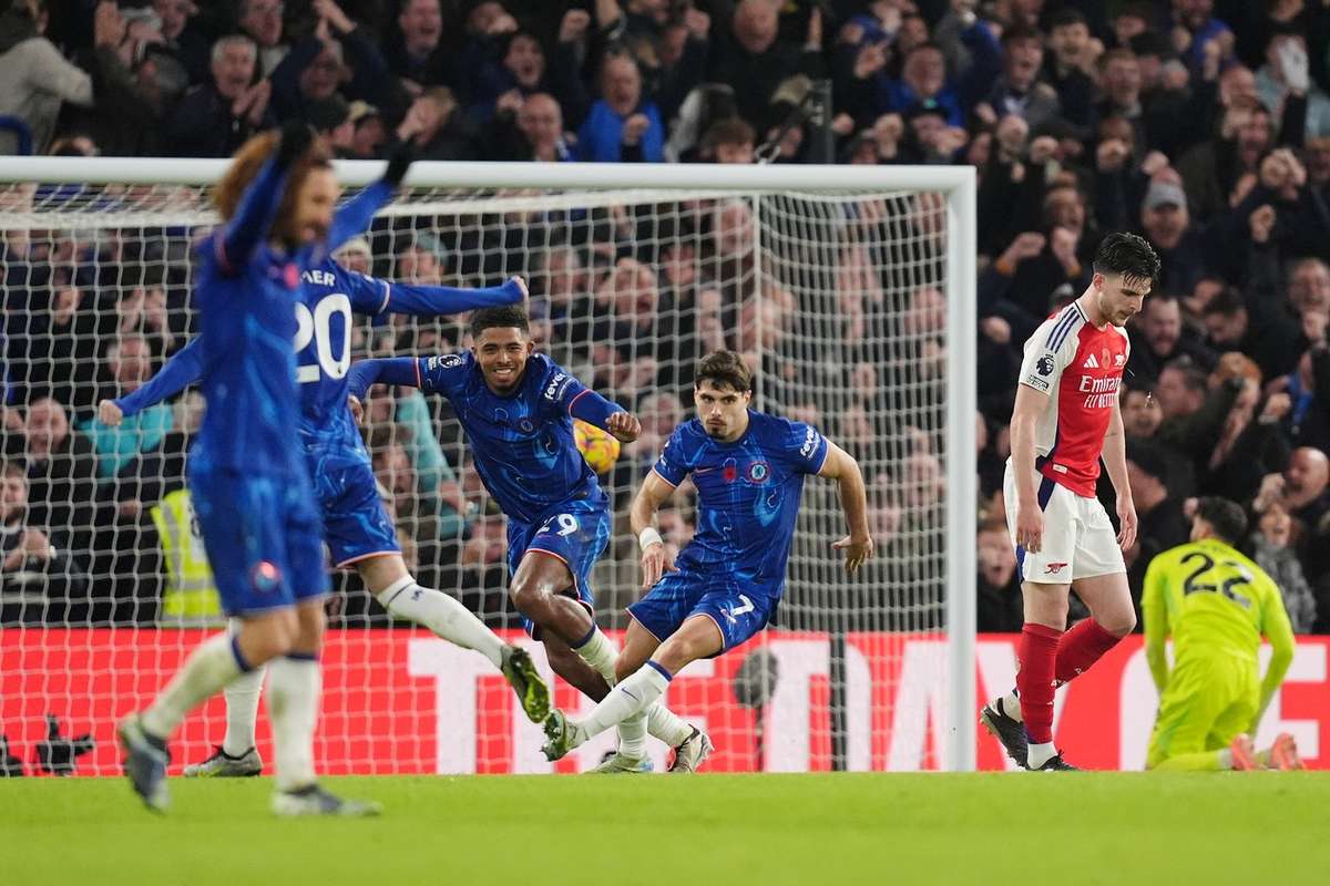 Arsenal fall further behind in title race with Neto earning Chelsea a ...