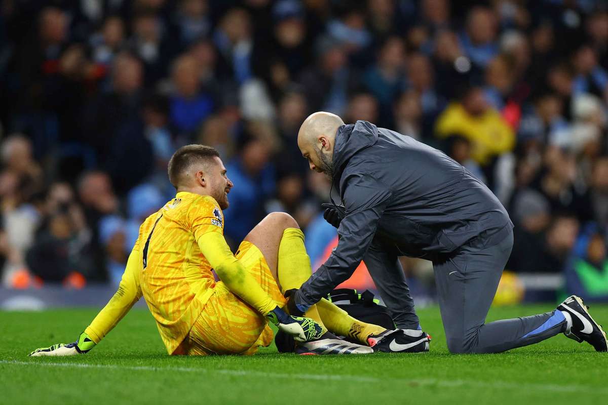 Tottenham goalkeeper Guglielmo Vicario undergoes surgery after ...