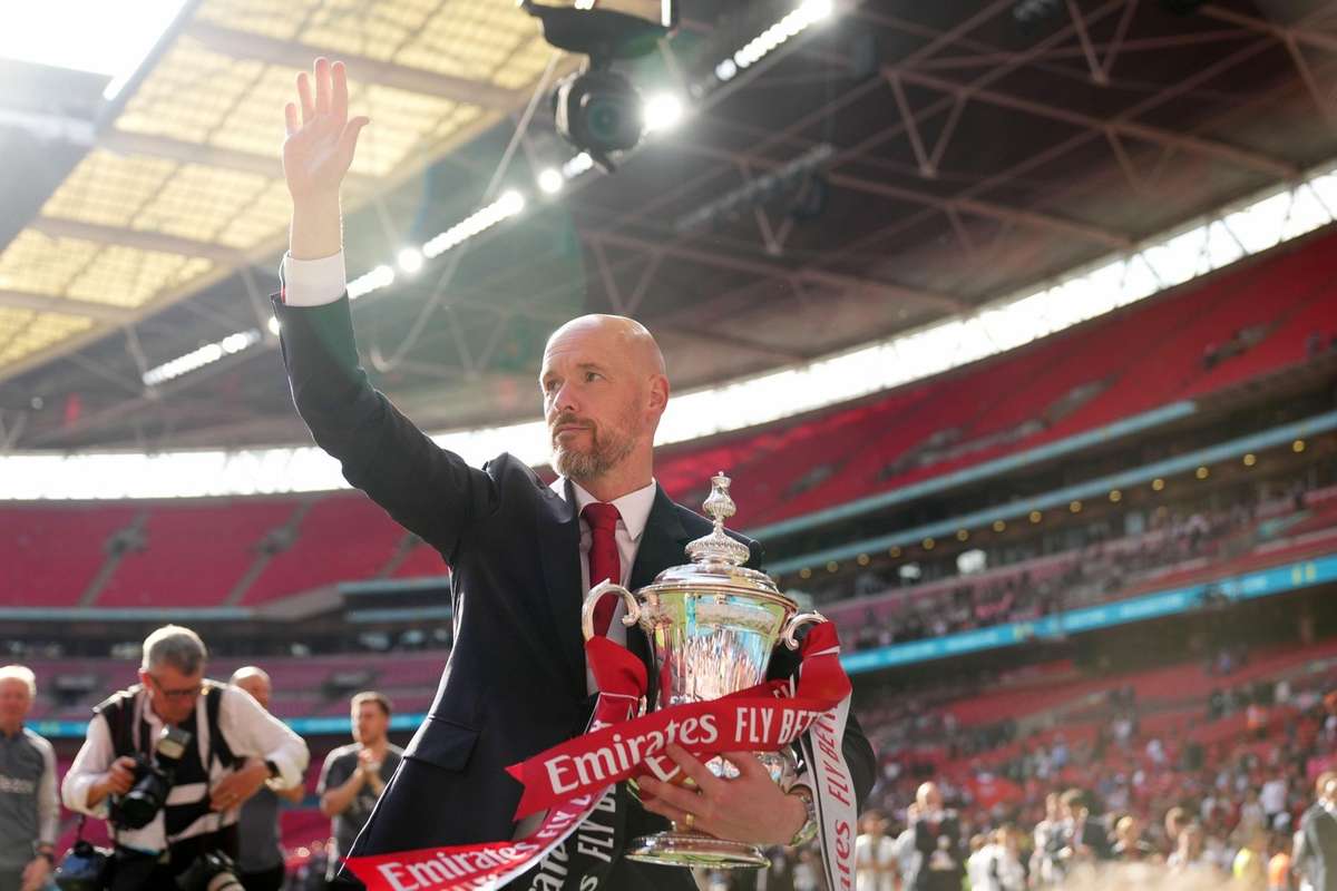 Volte-face: Ten Hag continua como treinador do Manchester United para ...