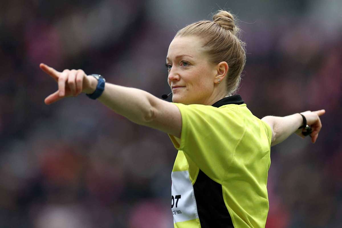 Rugby : l'Ecossaise Hollie Davidson première femme à arbitrer une ...