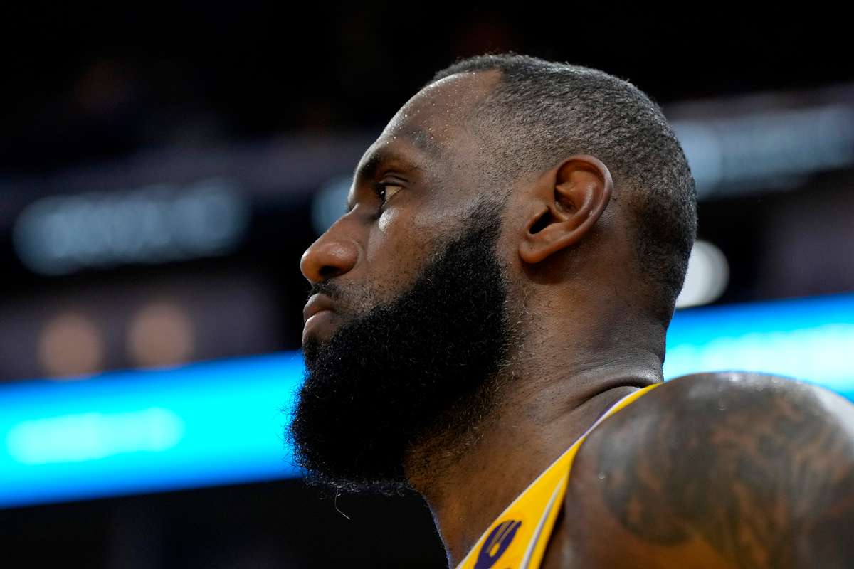 Mais uma proeza de LeBron, o Peter Pan do basquetebol que quer voltar a ...