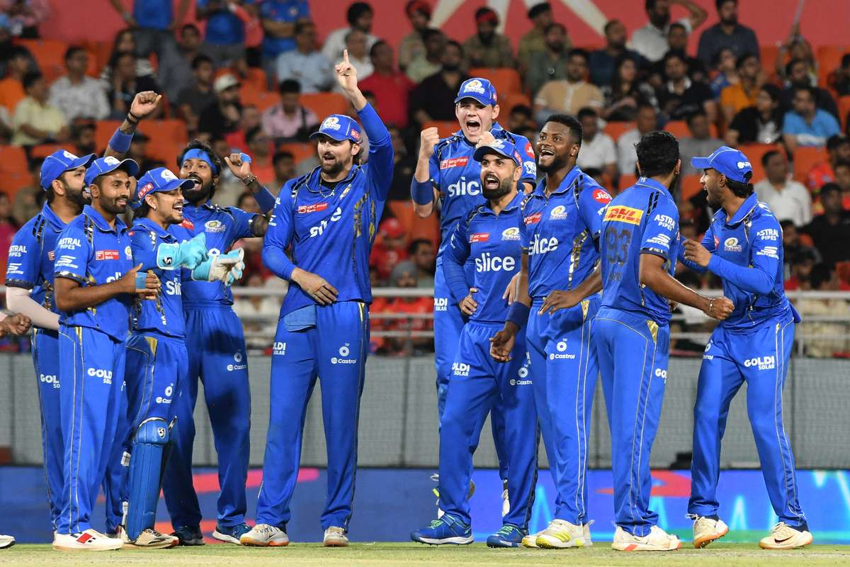 Pollard and David fined for illegal TV review help in IPL game ...