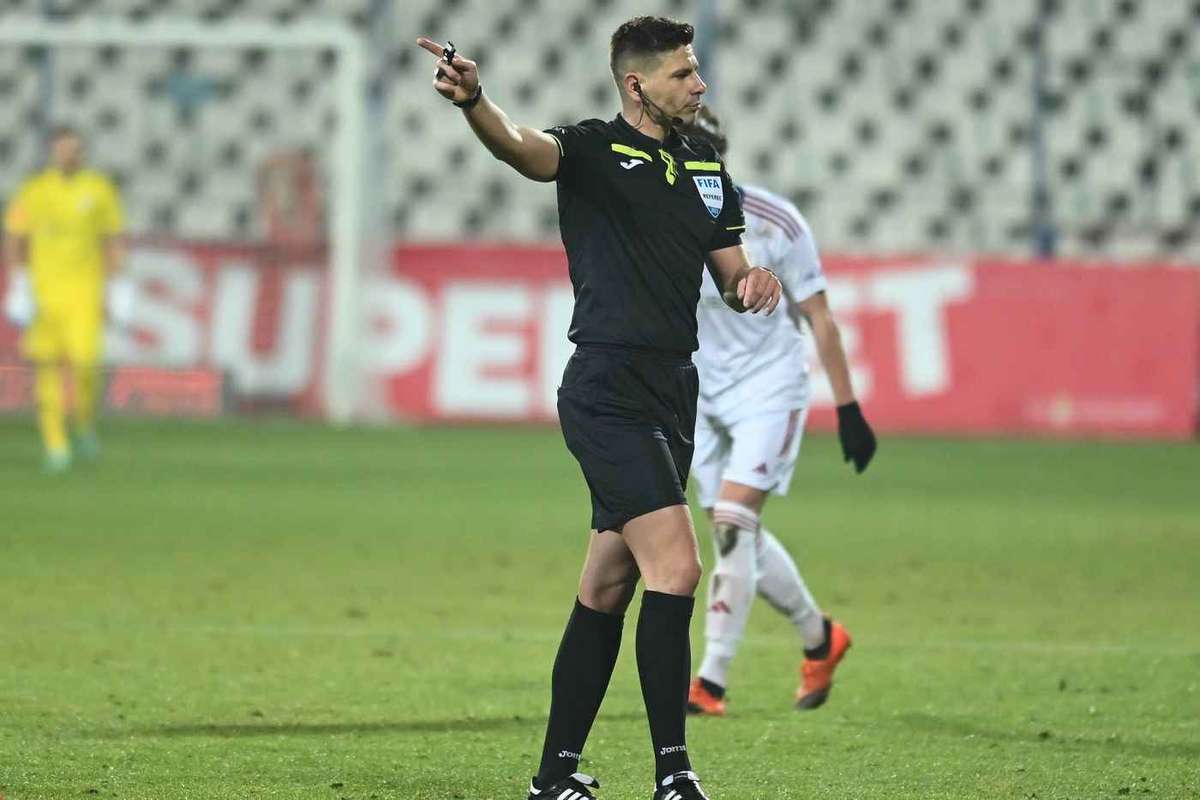 Marian Barbu va arbitra CFR Cluj - FCSB, George Rareş Vidican va ...