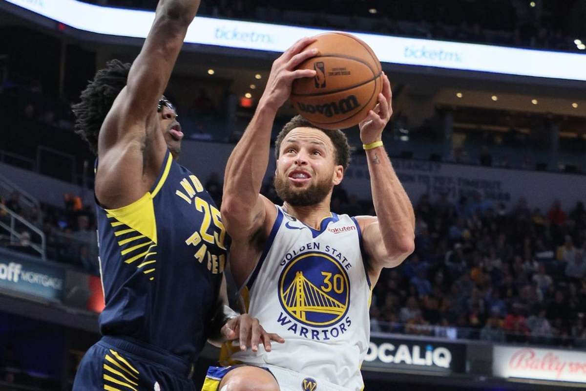 Warriors voltam a perder fora de casa e Curry sai lesionado | Flashscore.pt