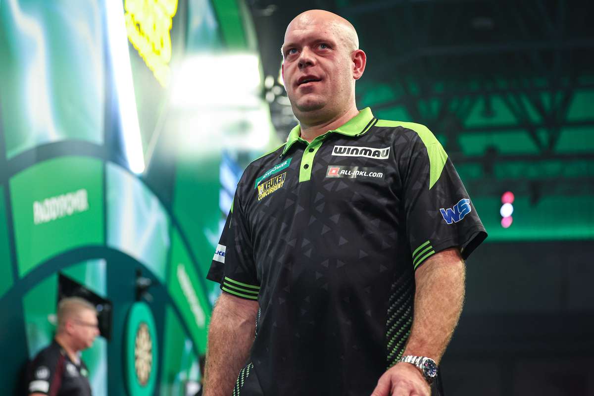 Michael van Gerwen avoids shock exit from PDC World Championship ...