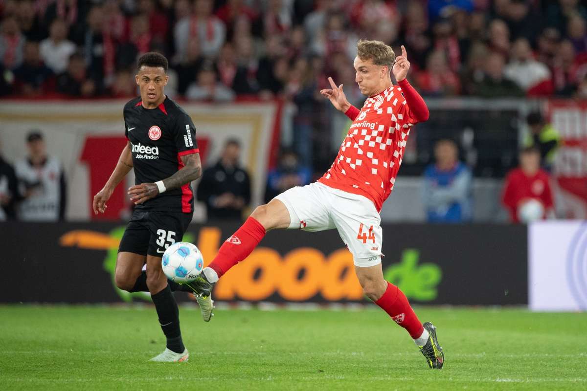 Mainz chief Heidel admits Weiper facing crunch career moment ...