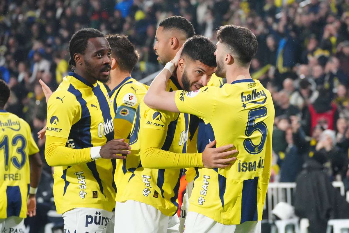 Super Lig turque : Fenerbahçe réduit l'écart avec Galatasaray ...