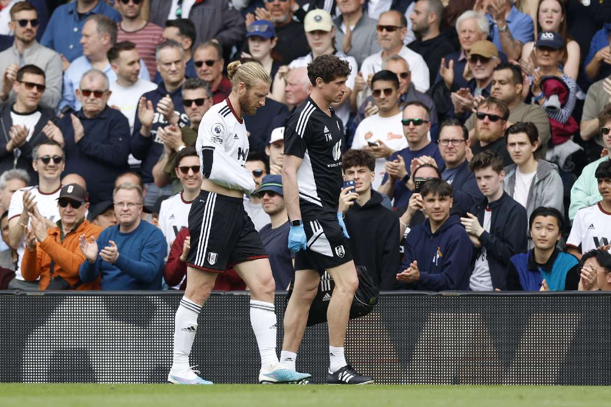 Fulham's Tim Ream breaks arm against Manchester City, confirms boss ...