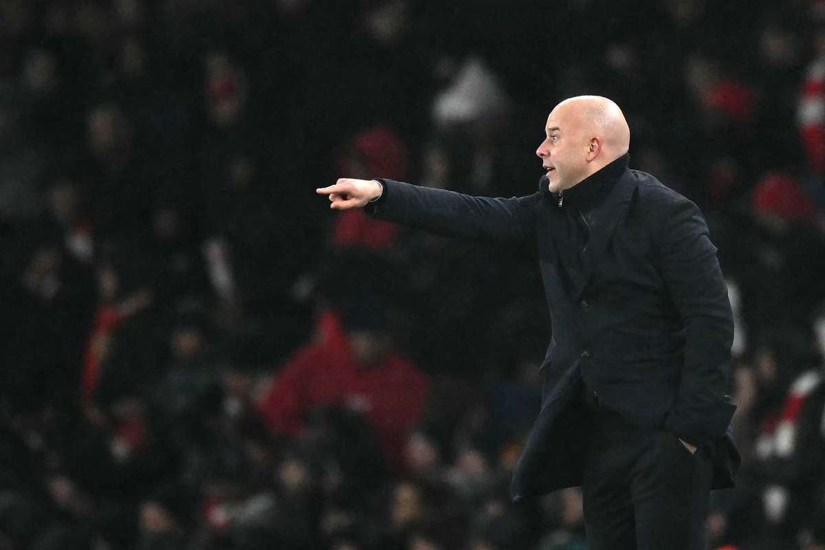 Arne Slot vows to field strong Liverpool side against Barnsley in FA ...