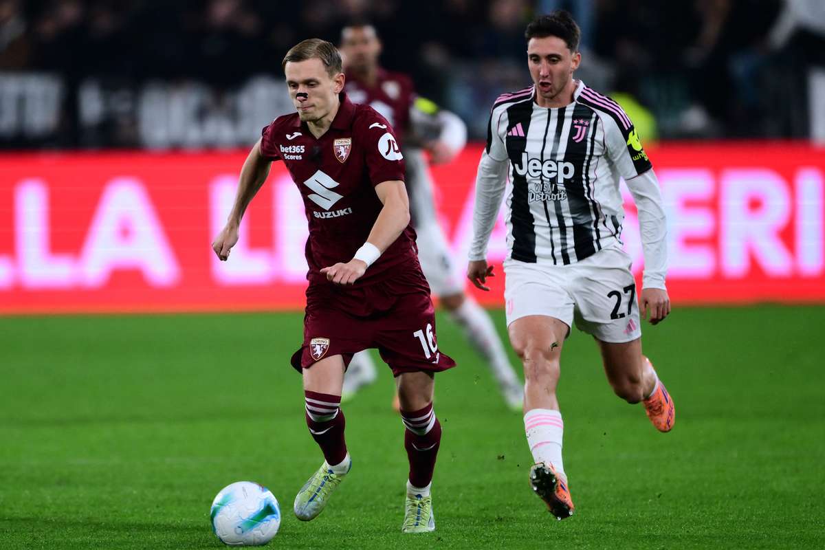 Juventus lose ground in Serie A title race after being held at home by ...