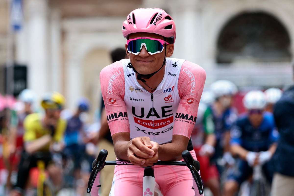 Kooij si ve 12. etapě Gira dospurtoval pro 40. vítězství kariéry. V ...