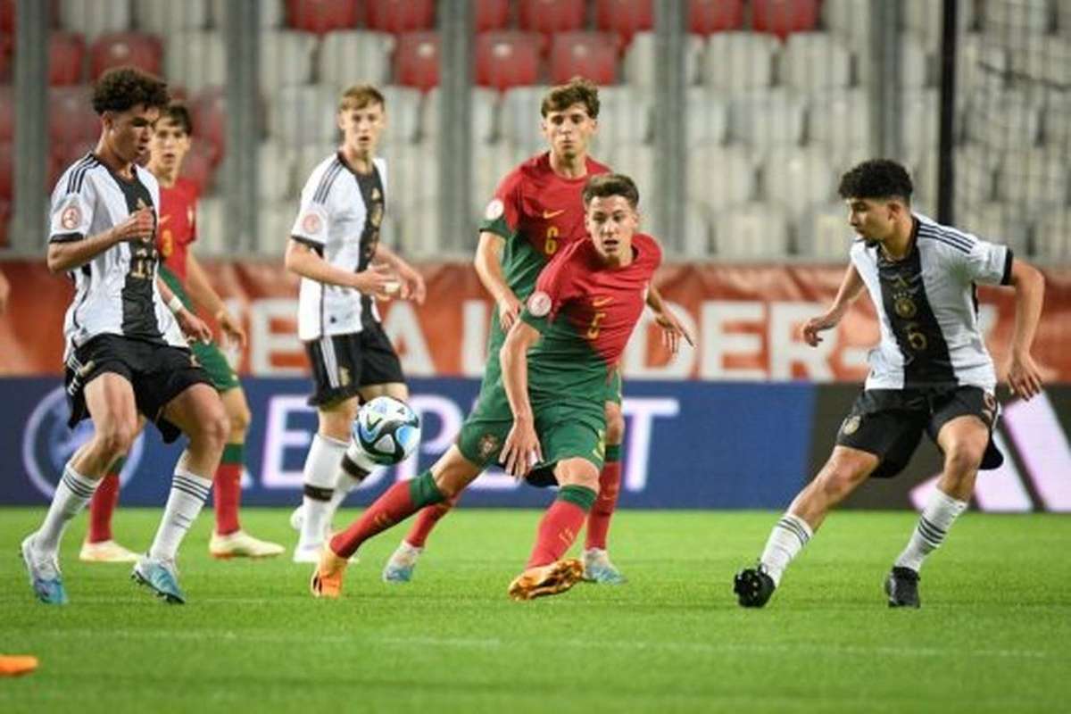 Euro sub-17: Tiago Parente diz que nada está perdido apesar de derrota ...