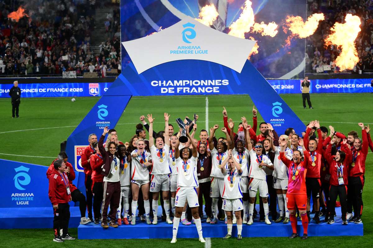 Lyon defeat PSG to win fourth consecutive Premiere Ligue crown, completing unbeaten season ...