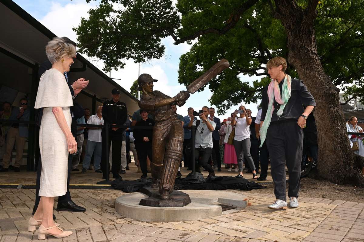 Statue of former women's captain Clark unveiled at Sydney Cricket ...