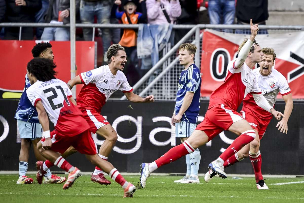 FC Utrecht hand Ajax second league loss in first game of post-Heitinga ...