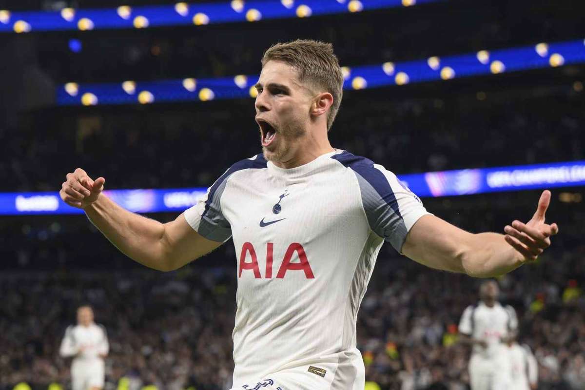 Tottenham Set to Reward Micky van de Ven with New Contract After ...
