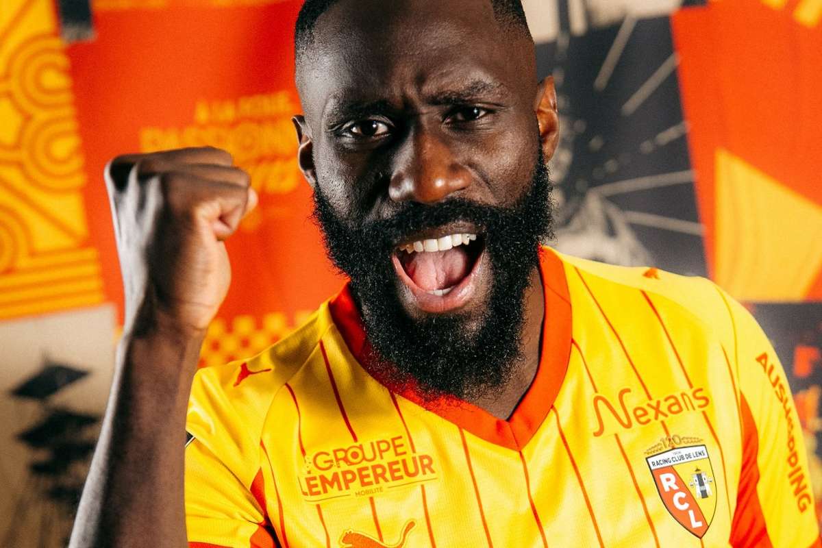 DONE DEAL: Lens snap up Sunderland defender Masuaku - TribalFootball.com